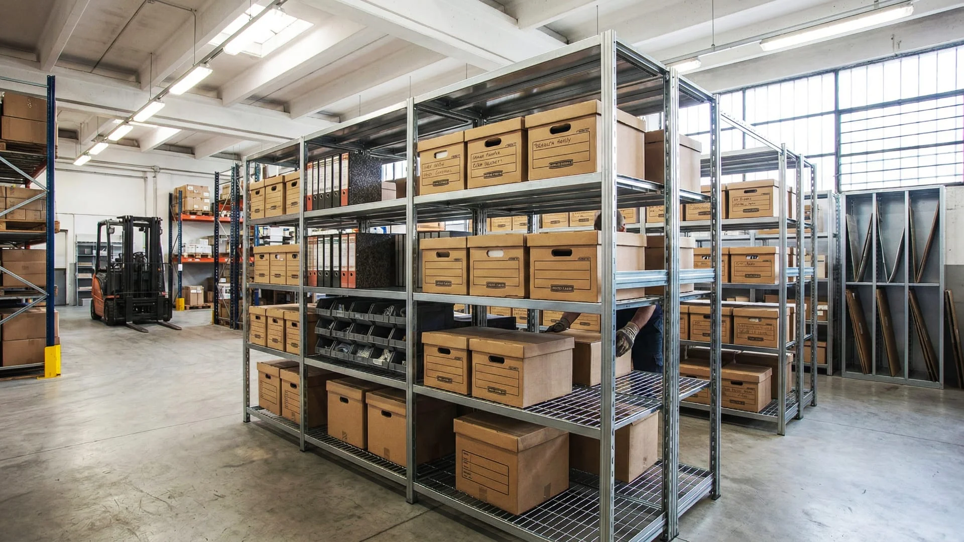 Scaffalature leggere ad incastro per stoccaggio e picking